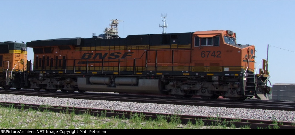 BNSF 6742